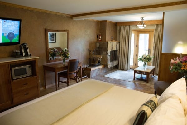 Specialty Rooms - Golden Arrow Lakeside Resort